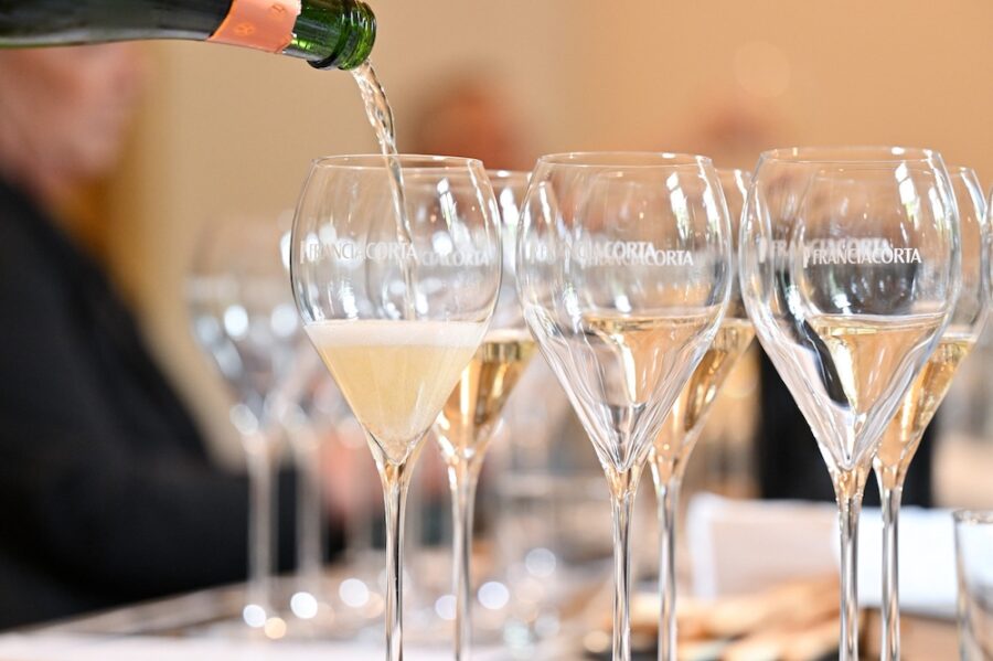 Italian Bubbles: Franciacorta vs. Prosecco Guide